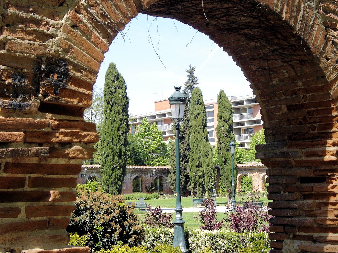 Wordless Wednesday #28 – Spring Flowers in Toulouse – Breath of Hallelujah